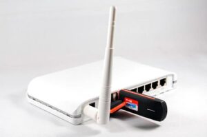 Diferencias Clave entre Hub, Switch y Router en Redes Informáticas